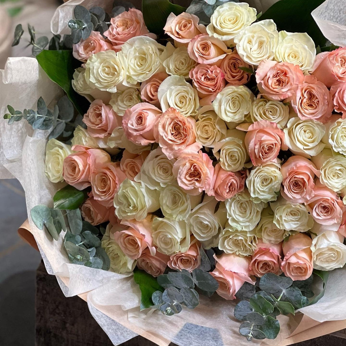 12 Peach and Cream roses – Fleuriste Centre Ville